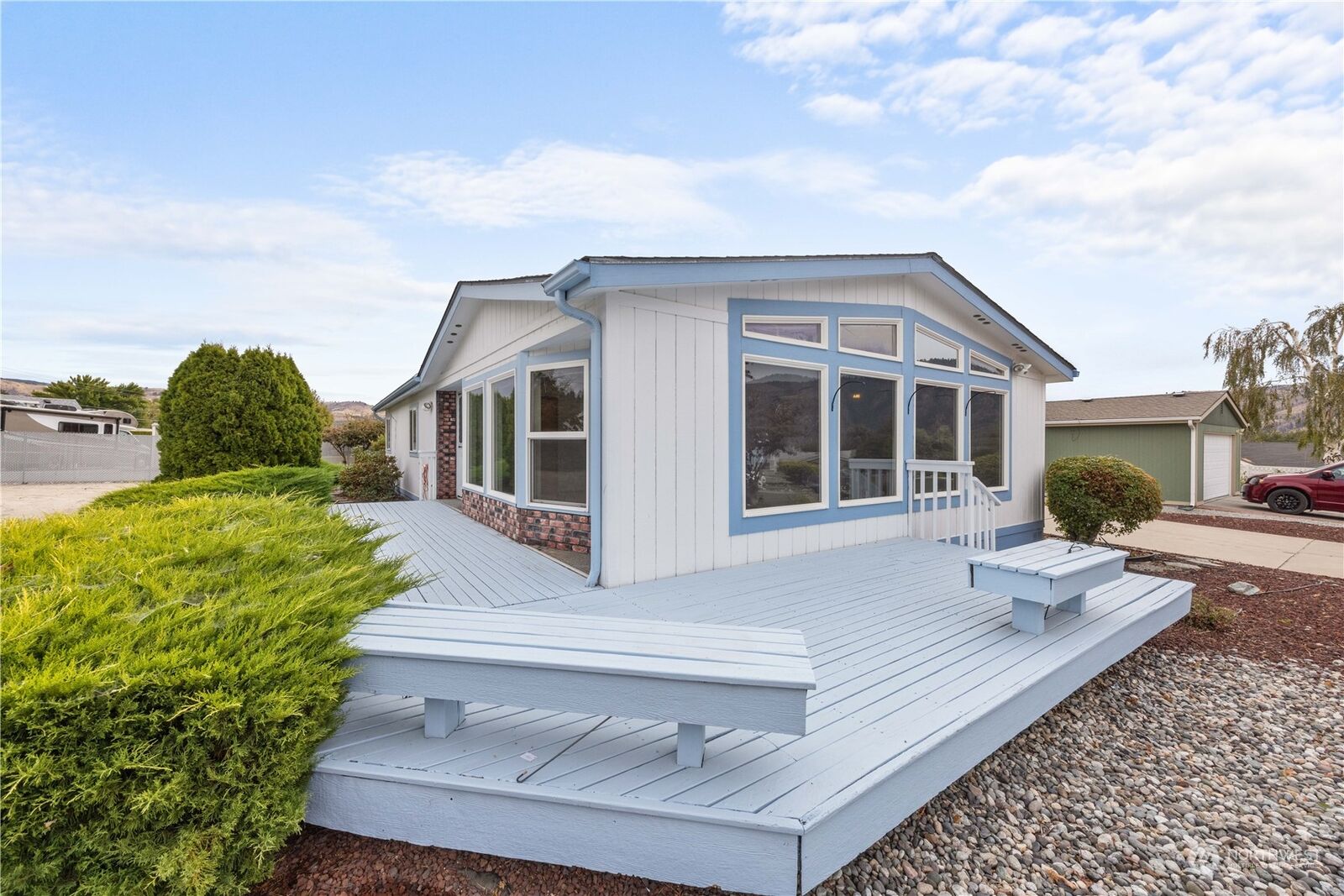 MLS#2298952: 905 Sunrise Drive, Manson, WA 98831