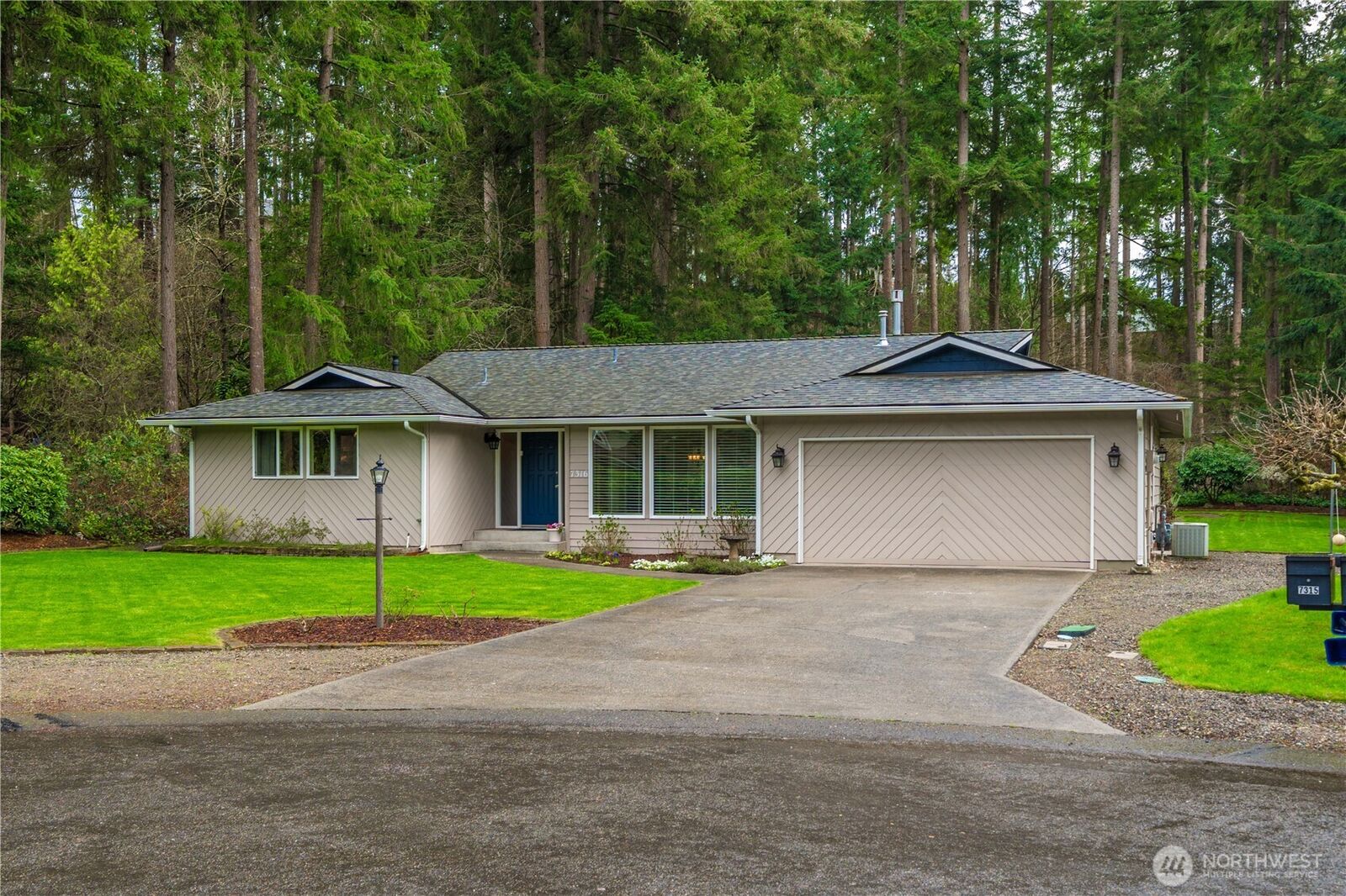 House for sale in Puyallup: 7316 138th Street Ct E, Puyallup, WA 98373