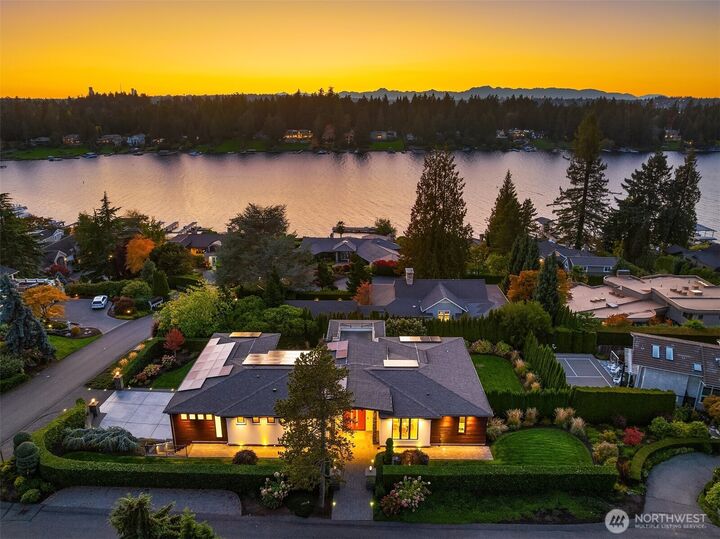 House for sale in Yarrow Point: 8926 NE 36th Street, Yarrow Point, WA 98004