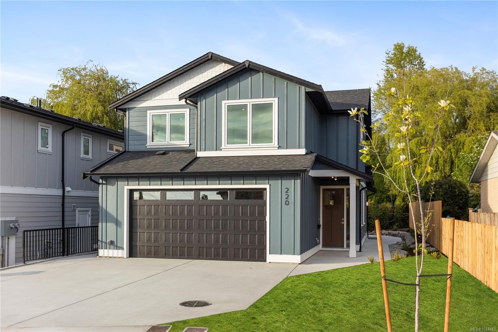 MLS#1024443: 220 Kamloops Ave, Saanich, BC V8Z 1W5