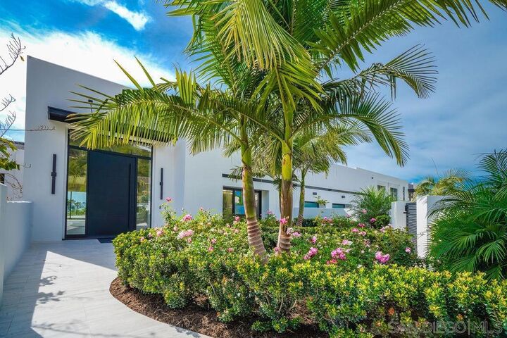 Home for sale in La Jolla: 8308 Calle Del Cielo, La Jolla, CA 92037