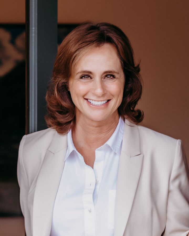 Linda Moore - Caine - - Caine - - Coldwell Banker Caine